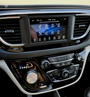 Brown Chrysler Pacifica 2017 in Taurage, with an engine capacity of 3.61 L and mileage of 145 thousand km for 12800 €, photo 19 on AUTOMOTO.COM.LV