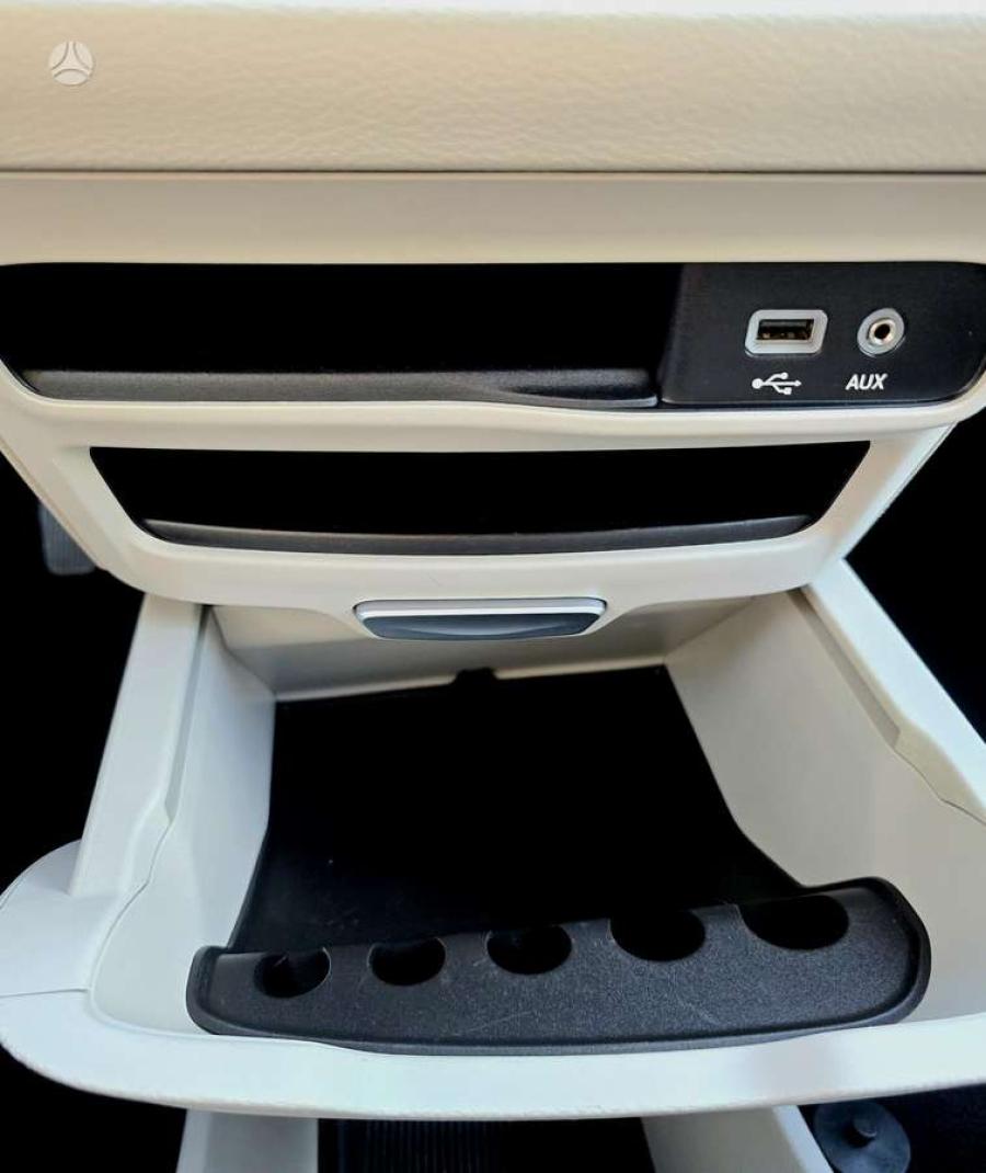 Brown Chrysler Pacifica 2017 in Taurage, with an engine capacity of 3.61 L and mileage of 145 thousand km for 12800 €, photo 21 on AUTOMOTO.COM.LV