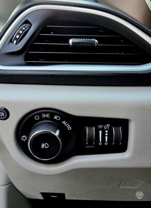 Brown Chrysler Pacifica 2017 in Taurage, with an engine capacity of 3.61 L and mileage of 145 thousand km for 12800 €, photo 22 on AUTOMOTO.COM.LV
