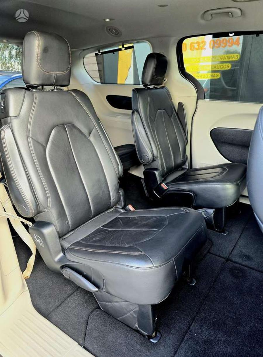 Brown Chrysler Pacifica 2017 in Taurage, with an engine capacity of 3.61 L and mileage of 145 thousand km for 12800 €, photo 30 on AUTOMOTO.COM.LV
