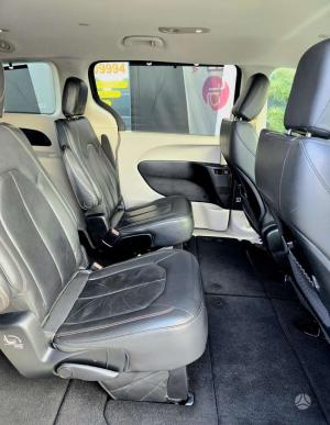Brown Chrysler Pacifica 2017 in Taurage, with an engine capacity of 3.61 L and mileage of 145 thousand km for 12800 €, photo 31 on AUTOMOTO.COM.LV