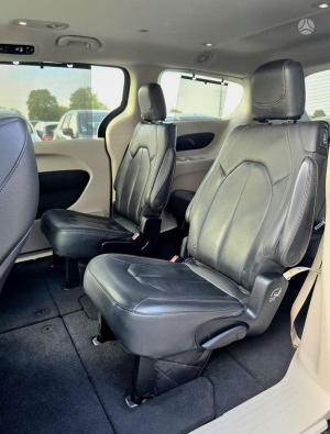 Brown Chrysler Pacifica 2017 in Taurage, with an engine capacity of 3.61 L and mileage of 145 thousand km for 12800 €, photo 32 on AUTOMOTO.COM.LV