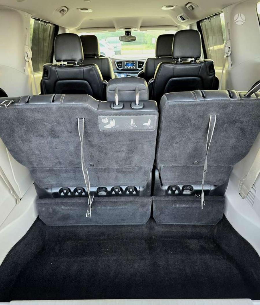 Brown Chrysler Pacifica 2017 in Taurage, with an engine capacity of 3.61 L and mileage of 145 thousand km for 12800 €, photo 37 on AUTOMOTO.COM.LV