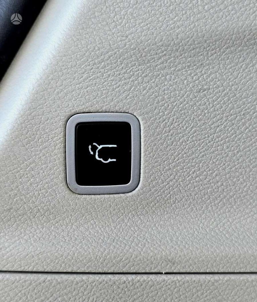 Brown Chrysler Pacifica 2017 in Taurage, with an engine capacity of 3.61 L and mileage of 145 thousand km for 12800 €, photo 38 on AUTOMOTO.COM.LV