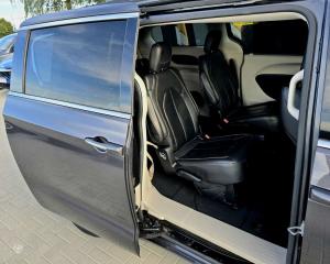 Brown Chrysler Pacifica 2017 in Taurage, with an engine capacity of 3.61 L and mileage of 145 thousand km for 12800 €, photo 42 on AUTOMOTO.COM.LV