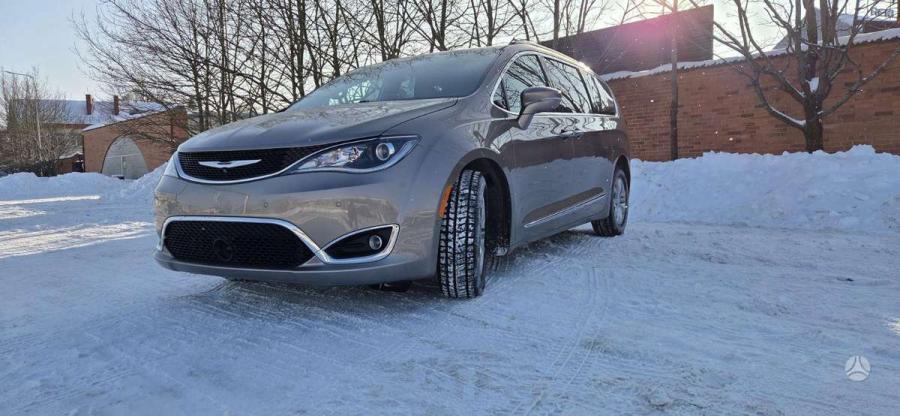 Brūns Chrysler Pacifica 2018 Šauļi, ar dzinēja tilpumu 3.61 L un nobraukumu 145 tūkst. km par 17900 €, foto 4 vietnē AUTOMOTO.COM.LV
