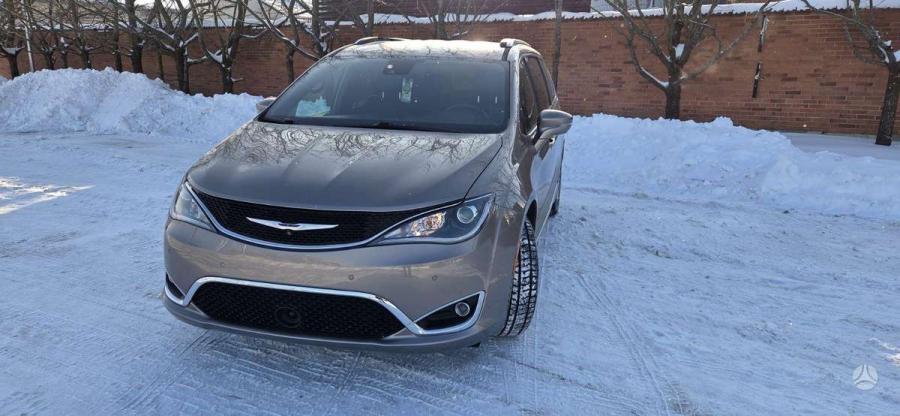 Brūns Chrysler Pacifica 2018 Šauļi, ar dzinēja tilpumu 3.61 L un nobraukumu 145 tūkst. km par 17900 €, foto 10 vietnē AUTOMOTO.COM.LV