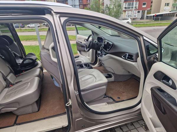 Chrysler Pacifica 2018 Viļņa vietnē Brūns Chrysler Pacifica 2018 Viļņa, ar dzinēja tilpumu 3.61 L un nobraukumu 167 tūkst. km par 15200 €, foto 9 vietnē AUTOMOTO.COM.LV