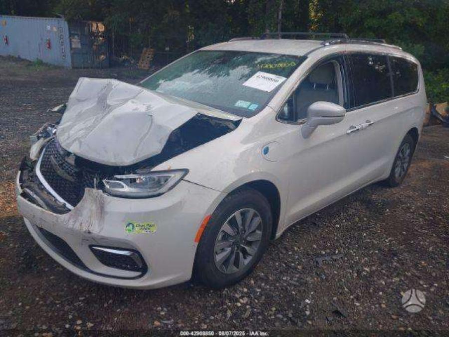 Brūns Chrysler Pacifica 2021 Klaipėda, ar dzinēja tilpumu 3.60 L un nobraukumu 1 tūkst. km par 12500 €, foto 1 vietnē AUTOMOTO.COM.LV