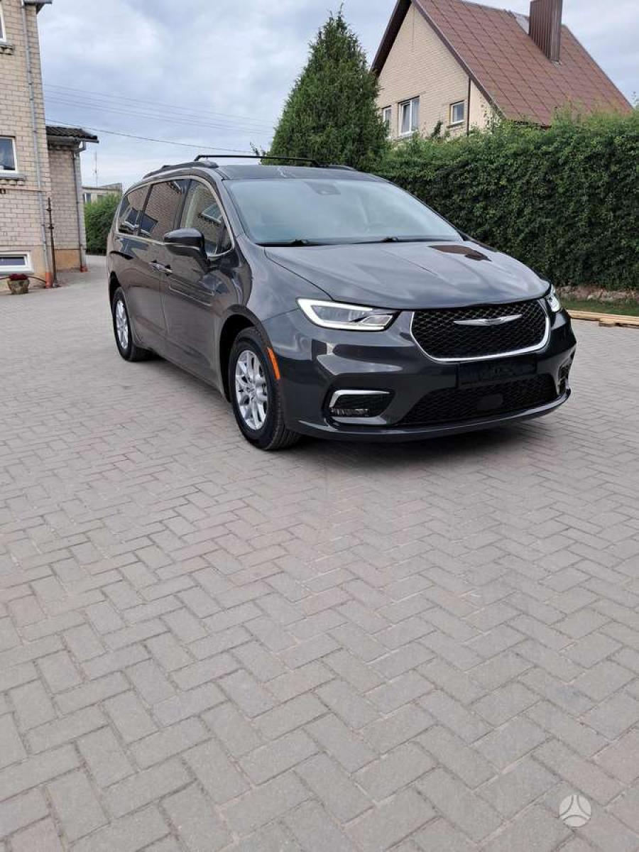 Brown Chrysler Pacifica 2022 in Plunge, with an engine capacity of 3.60 L and mileage of 132 thousand km for 21000 €, photo 3 on AUTOMOTO.COM.LV