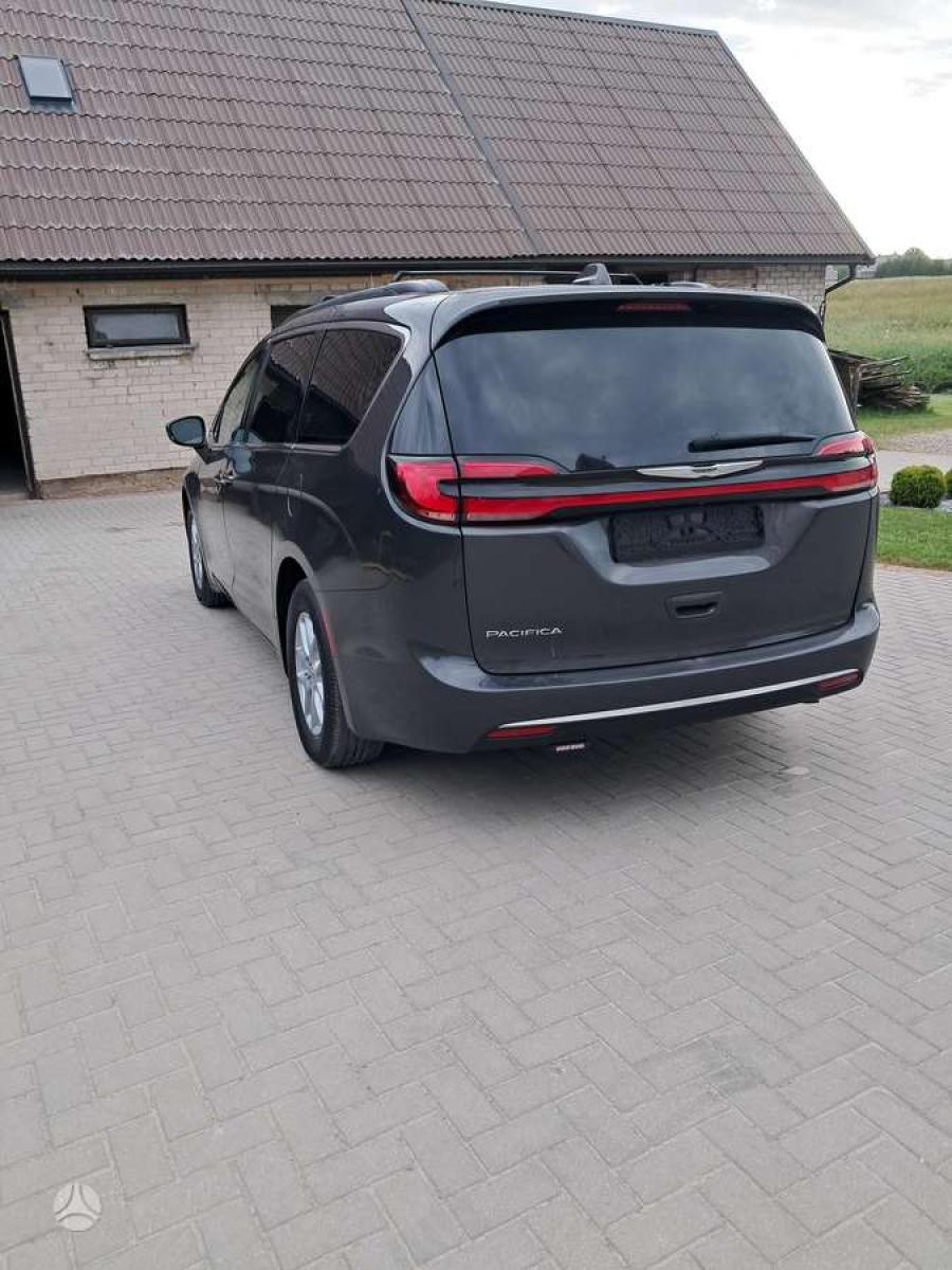 Brown Chrysler Pacifica 2022 in Plunge, with an engine capacity of 3.60 L and mileage of 132 thousand km for 21000 €, photo 6 on AUTOMOTO.COM.LV
