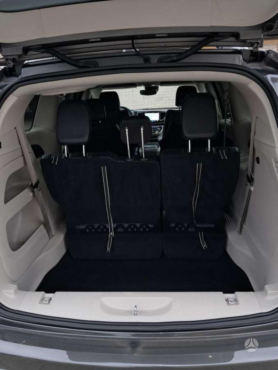 Brown Chrysler Pacifica 2022 in Plunge, with an engine capacity of 3.60 L and mileage of 132 thousand km for 21000 €, photo 8 on AUTOMOTO.COM.LV