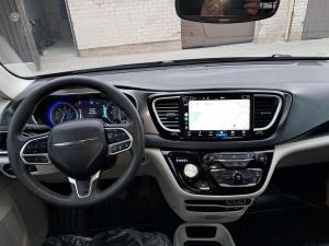 Brown Chrysler Pacifica 2022 in Plunge, with an engine capacity of 3.60 L and mileage of 132 thousand km for 21000 €, photo 13 on AUTOMOTO.COM.LV