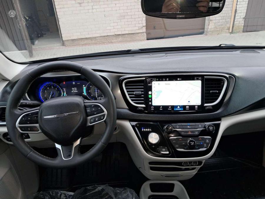 Brown Chrysler Pacifica 2022 in Plunge, with an engine capacity of 3.60 L and mileage of 132 thousand km for 21000 €, photo 13 on AUTOMOTO.COM.LV
