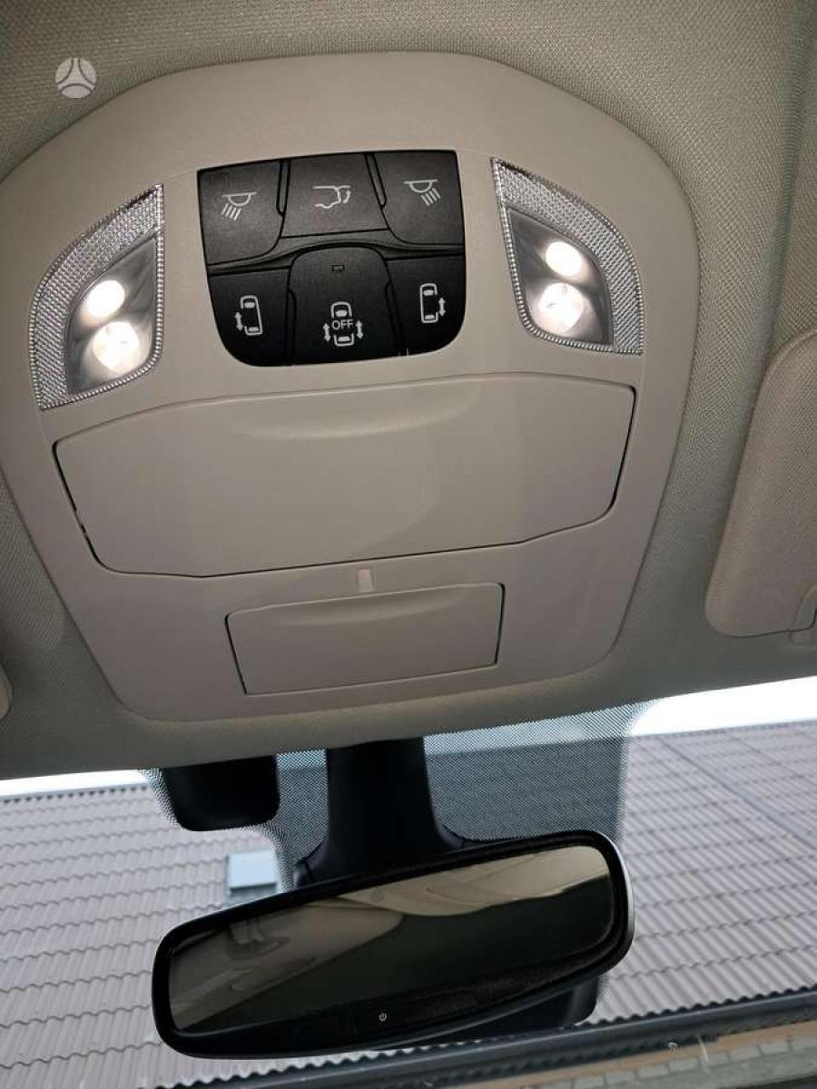 Brown Chrysler Pacifica 2022 in Plunge, with an engine capacity of 3.60 L and mileage of 132 thousand km for 21000 €, photo 17 on AUTOMOTO.COM.LV