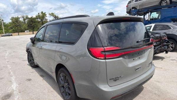 Chrysler Pacifica 2025 Šauļi vietnē Brūns Chrysler Pacifica 2025 Šauļi, ar dzinēja tilpumu 0.00 L un nobraukumu 23 tūkst. km par 19990 €, foto 1 vietnē AUTOMOTO.COM.LV