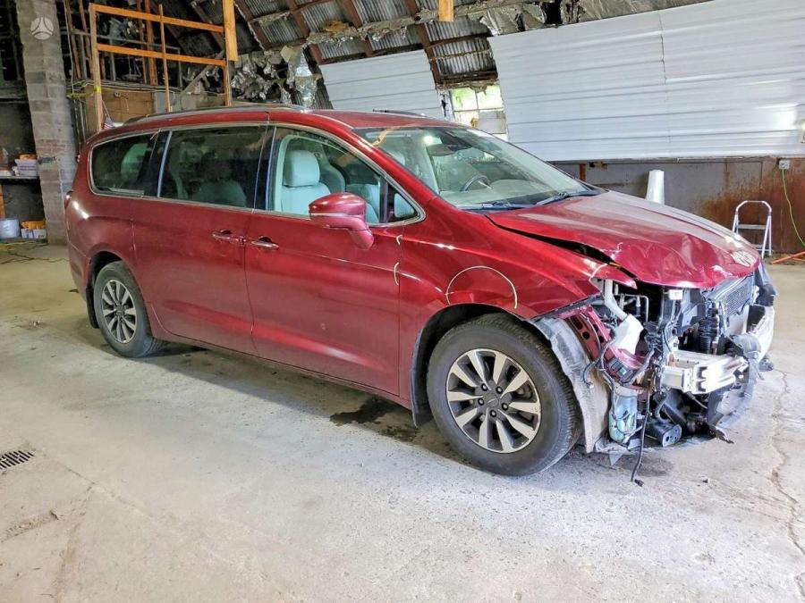 Chrysler Pacifica 2021 in Siauliai, with an engine capacity of 3.60 L and mileage of 126 thousand km for 13500 €, photo 4 on AUTOMOTO.COM.LV