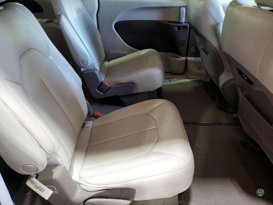 Chrysler Pacifica 2021 in Siauliai, with an engine capacity of 3.60 L and mileage of 126 thousand km for 13500 €, photo 10 on AUTOMOTO.COM.LV