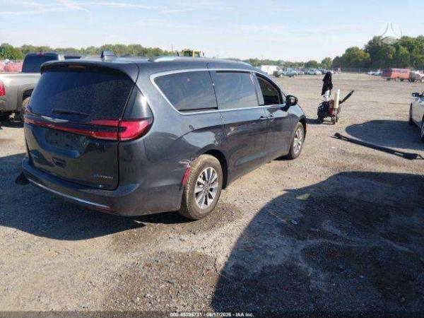 Grey Chrysler Pacifica 2021 in Vilnius, with an engine capacity of 0.00 L and mileage of 124 thousand km for 9800 €, photo 5 on AUTOMOTO.COM.LV