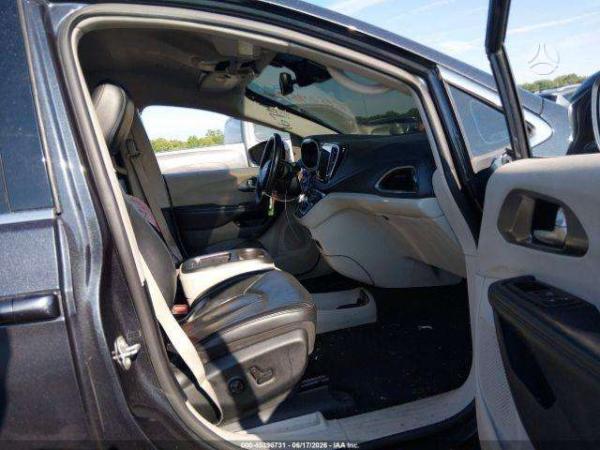 Grey Chrysler Pacifica 2021 in Vilnius, with an engine capacity of 0.00 L and mileage of 124 thousand km for 9800 €, photo 6 on AUTOMOTO.COM.LV