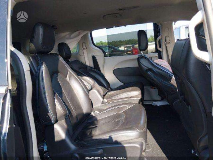 Grey Chrysler Pacifica 2021 in Vilnius, with an engine capacity of 0.00 L and mileage of 124 thousand km for 9800 €, photo 8 on AUTOMOTO.COM.LV