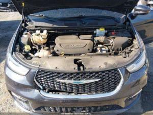 Grey Chrysler Pacifica 2021 in Vilnius, with an engine capacity of 0.00 L and mileage of 124 thousand km for 9800 €, photo 9 on AUTOMOTO.COM.LV