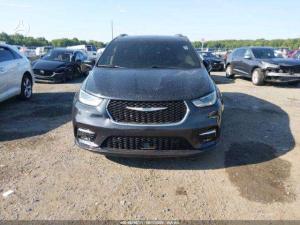 Grey Chrysler Pacifica 2021 in Vilnius, with an engine capacity of 0.00 L and mileage of 124 thousand km for 9800 €, photo 11 on AUTOMOTO.COM.LV
