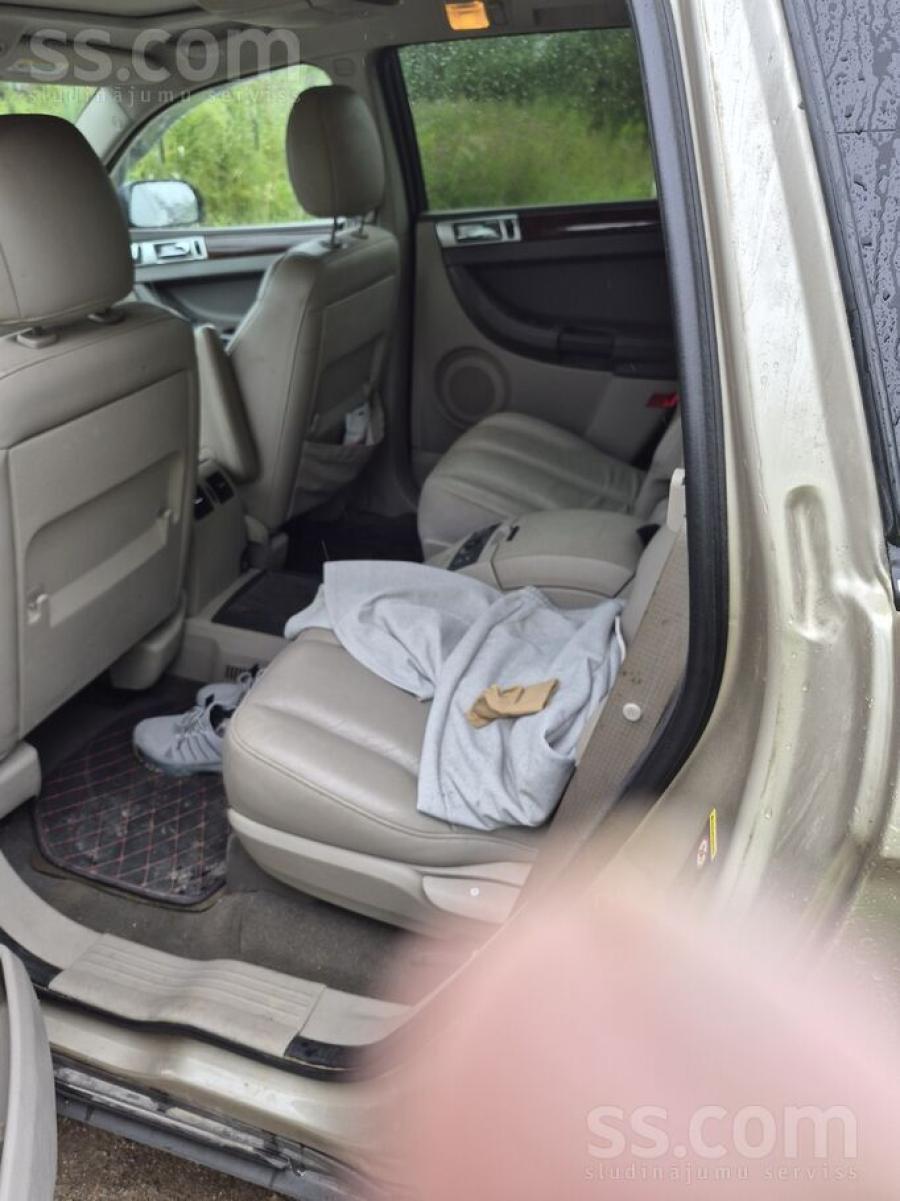 Grey Chrysler Pacifica 2004 in Riga, with an engine capacity of 3.50 L and mileage of 130 thousand km for 900 €, photo 3 on AUTOMOTO.COM.LV