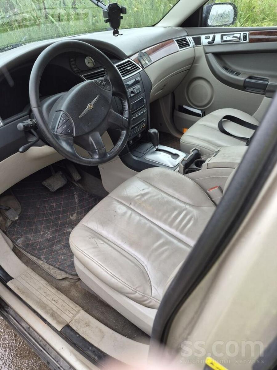 Grey Chrysler Pacifica 2004 in Riga, with an engine capacity of 3.50 L and mileage of 130 thousand km for 900 €, photo 4 on AUTOMOTO.COM.LV