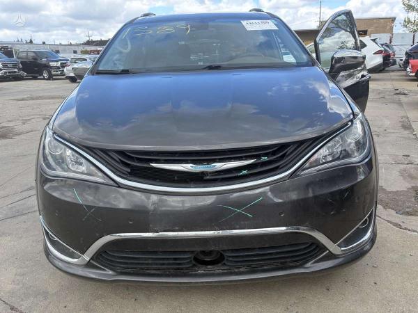 Grey Chrysler Pacifica 2014 in Vilnius, with an engine capacity of 3.61 L and mileage of 101 thousand km for 10800 €, photo 3 on AUTOMOTO.COM.LV