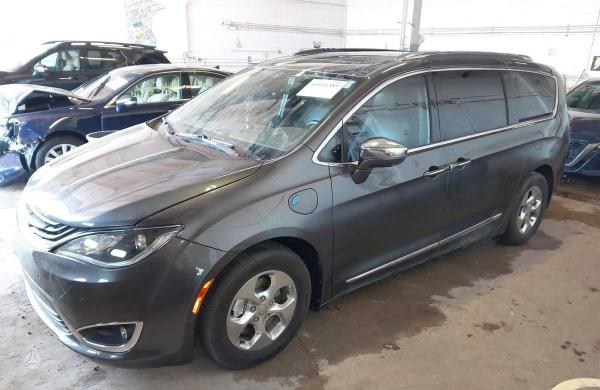 Grey Chrysler Pacifica 2014 in Vilnius, with an engine capacity of 3.61 L and mileage of 101 thousand km for 10800 €, photo 5 on AUTOMOTO.COM.LV