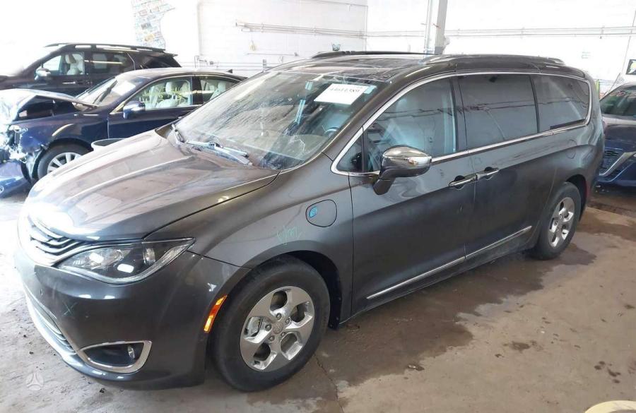 Grey Chrysler Pacifica 2014 in Vilnius, with an engine capacity of 3.61 L and mileage of 101 thousand km for 10800 €, photo 6 on AUTOMOTO.COM.LV