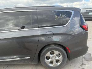 Grey Chrysler Pacifica 2014 in Vilnius, with an engine capacity of 3.61 L and mileage of 101 thousand km for 10800 €, photo 8 on AUTOMOTO.COM.LV