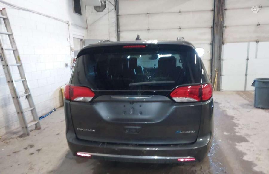Grey Chrysler Pacifica 2014 in Vilnius, with an engine capacity of 3.61 L and mileage of 101 thousand km for 10800 €, photo 10 on AUTOMOTO.COM.LV