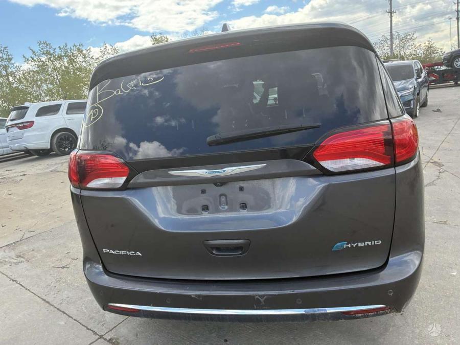 Grey Chrysler Pacifica 2014 in Vilnius, with an engine capacity of 3.61 L and mileage of 101 thousand km for 10800 €, photo 11 on AUTOMOTO.COM.LV