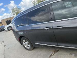 Grey Chrysler Pacifica 2014 in Vilnius, with an engine capacity of 3.61 L and mileage of 101 thousand km for 10800 €, photo 14 on AUTOMOTO.COM.LV