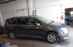 Grey Chrysler Pacifica 2014 in Vilnius, with an engine capacity of 3.61 L and mileage of 101 thousand km for 10800 €, photo 15 on AUTOMOTO.COM.LV