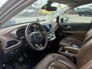 Grey Chrysler Pacifica 2014 in Vilnius, with an engine capacity of 3.61 L and mileage of 101 thousand km for 10800 €, photo 18 on AUTOMOTO.COM.LV