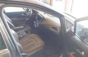Grey Chrysler Pacifica 2014 in Vilnius, with an engine capacity of 3.61 L and mileage of 101 thousand km for 10800 €, photo 19 on AUTOMOTO.COM.LV