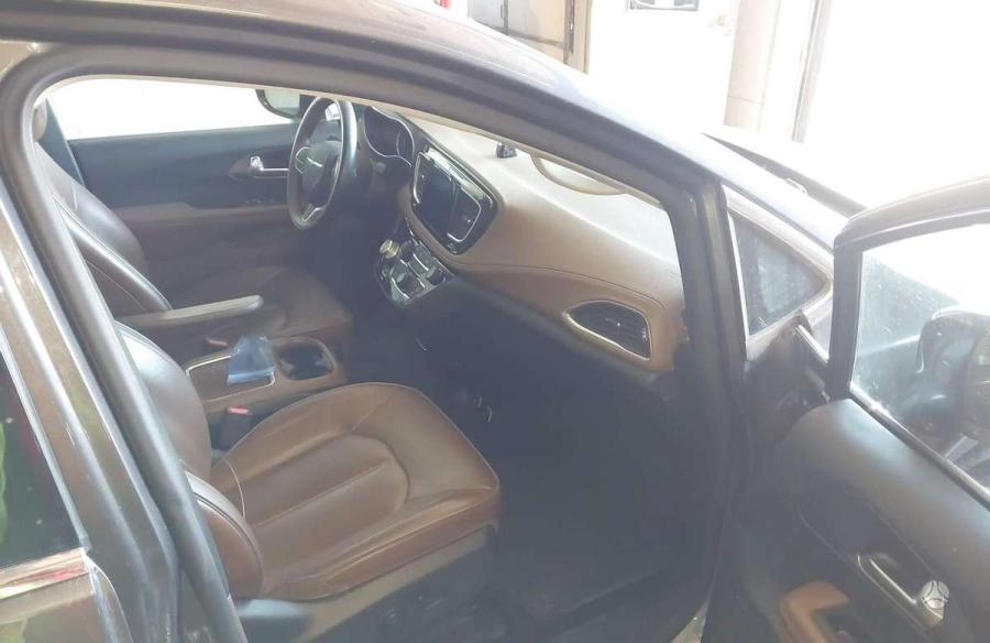 Grey Chrysler Pacifica 2014 in Vilnius, with an engine capacity of 3.61 L and mileage of 101 thousand km for 10800 €, photo 19 on AUTOMOTO.COM.LV