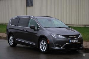 Pelēks Chrysler Pacifica 2017 Viļņa, ar dzinēja tilpumu 3.61 L un nobraukumu 194 tūkst. km par 13500 €, foto 3 vietnē AUTOMOTO.COM.LV
