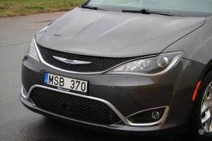 Pelēks Chrysler Pacifica 2017 Viļņa, ar dzinēja tilpumu 3.61 L un nobraukumu 194 tūkst. km par 13500 €, foto 9 vietnē AUTOMOTO.COM.LV