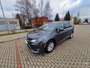 Grey Chrysler Pacifica 2017 in Kaunas, with an engine capacity of 3.60 L and mileage of 200 thousand km for 14900 €, photo  on AUTOMOTO.COM.LV