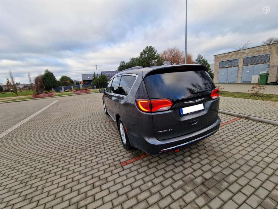 Серый Крайслер Пасифик 2017 в Каунас, объемом двигателя 3.60 л и пробегом 200 тыс. км за 14900 €, фото 7 на AUTOMOTO.COM.LV