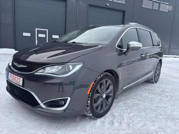 Pelēks Chrysler Pacifica 2017 Viļņa, ar dzinēja tilpumu 3.60 L un nobraukumu 164 tūkst. km par 18500 €, foto 1 vietnē AUTOMOTO.COM.LV