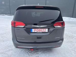 Grey Chrysler Pacifica 2017 in Vilnius, with an engine capacity of 3.60 L and mileage of 164 thousand km for 18500 €, photo 4 on AUTOMOTO.COM.LV