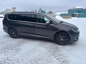 Grey Chrysler Pacifica 2017 in Vilnius, with an engine capacity of 3.60 L and mileage of 164 thousand km for 18500 €, photo 7 on AUTOMOTO.COM.LV