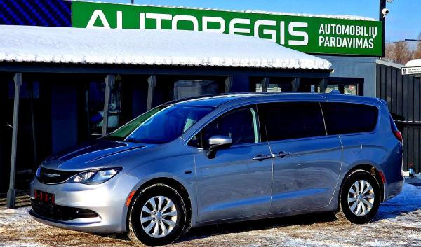 Grey Chrysler Pacifica 2017 in Kretinga, with an engine capacity of 3.60 L and mileage of 179 thousand km for 11999 €, photo 5 on AUTOMOTO.COM.LV