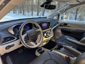 Pelēks Chrysler Pacifica 2017 Šauļi, ar dzinēja tilpumu 3.60 L un nobraukumu 240 tūkst. km par 15300 €, foto 11 vietnē AUTOMOTO.COM.LV