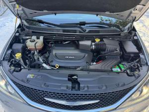 Pelēks Chrysler Pacifica 2017 Šauļi, ar dzinēja tilpumu 3.60 L un nobraukumu 240 tūkst. km par 15300 €, foto 28 vietnē AUTOMOTO.COM.LV